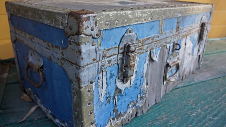 A Guide to Vintage Traveling Trunks of Yore - The Old Timey